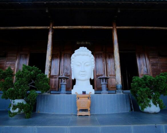 Kinh nghiệm tham quan chùa Linh Quy Pháp Ấn chi tiết từ A - Z