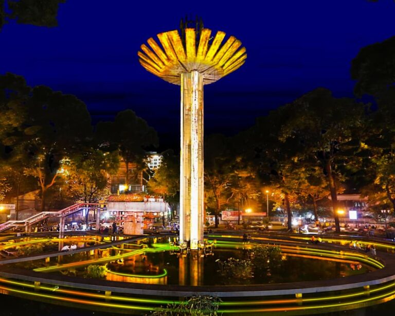 Trẩy phố Sài Gòn về đêm với list 15 điểm du lịch cực “chất”